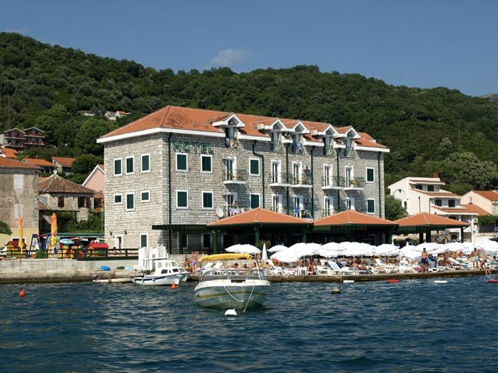 Great hotel on the Bay in the resort village of Meljine